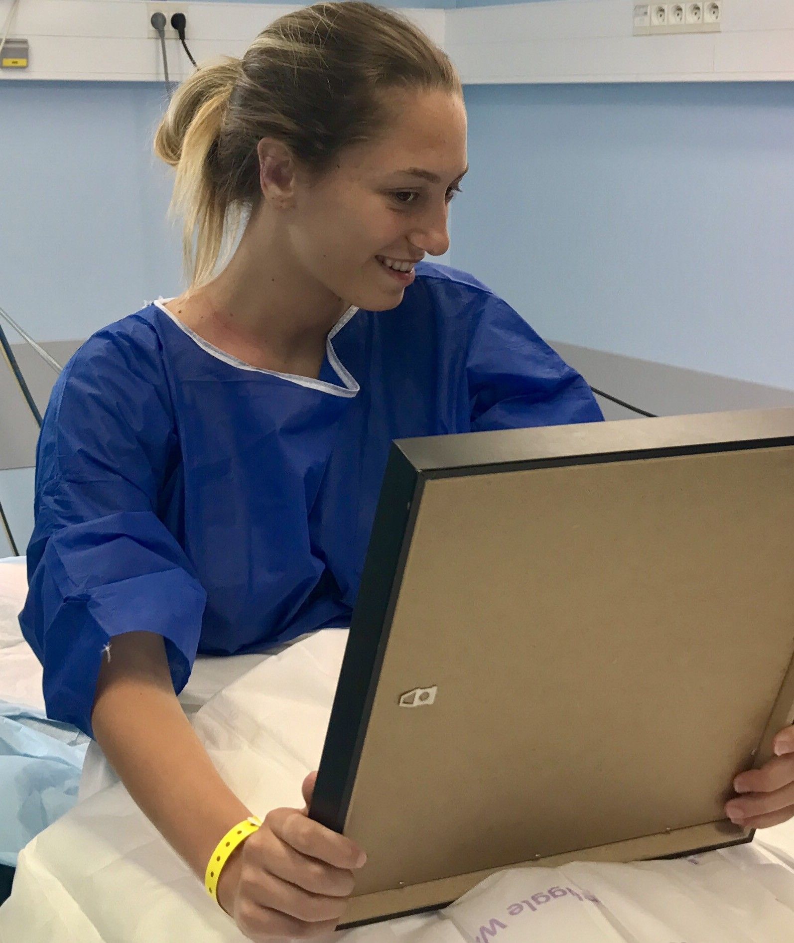 150 implants Earfold posés par Dr Marchac, Chirurgie esthétique à Paris