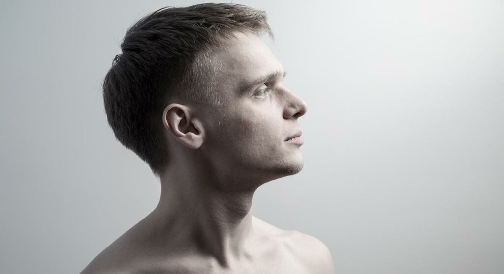 150 implants Earfold posés par Dr Marchac, Chirurgie esthétique à Paris